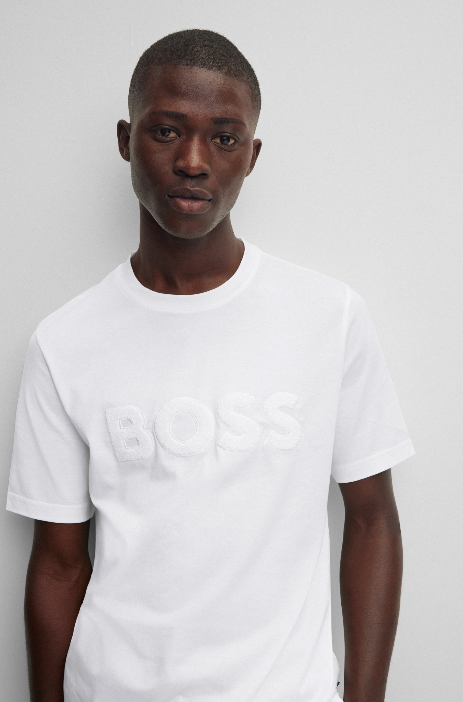 BOSS(보스) [공식][보스] 테리 로고 레귤러핏 반팔 티셔츠 50477243_100 | S.I.VILLAGE (에스아이빌리지)